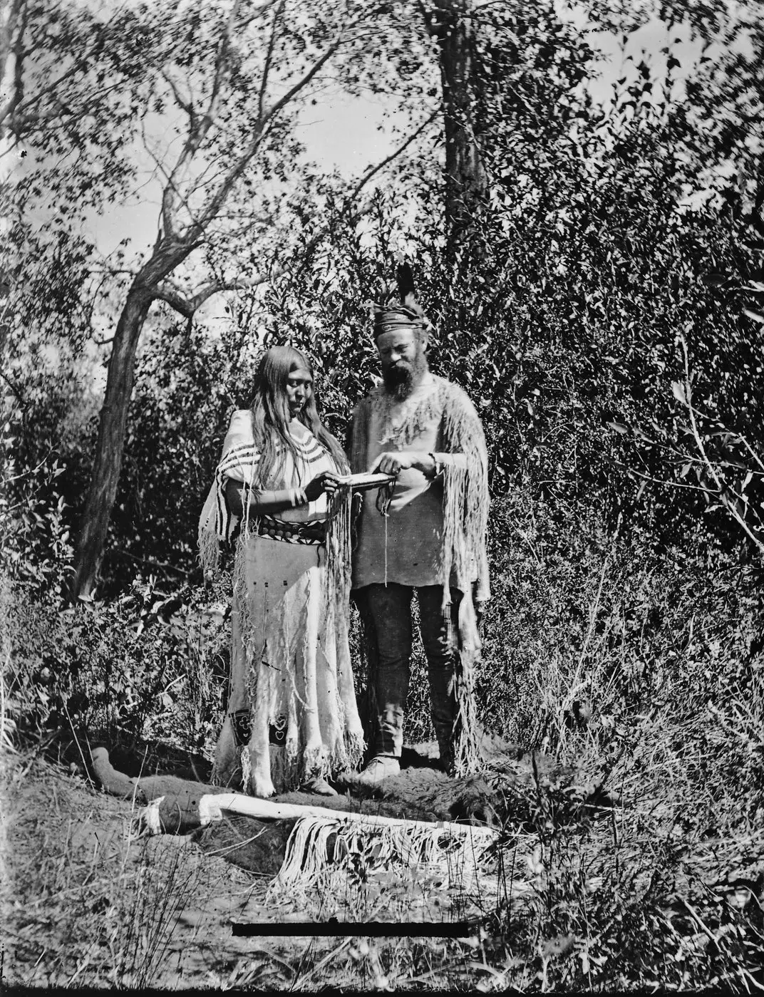 John Wesley Powell con Native American Woman