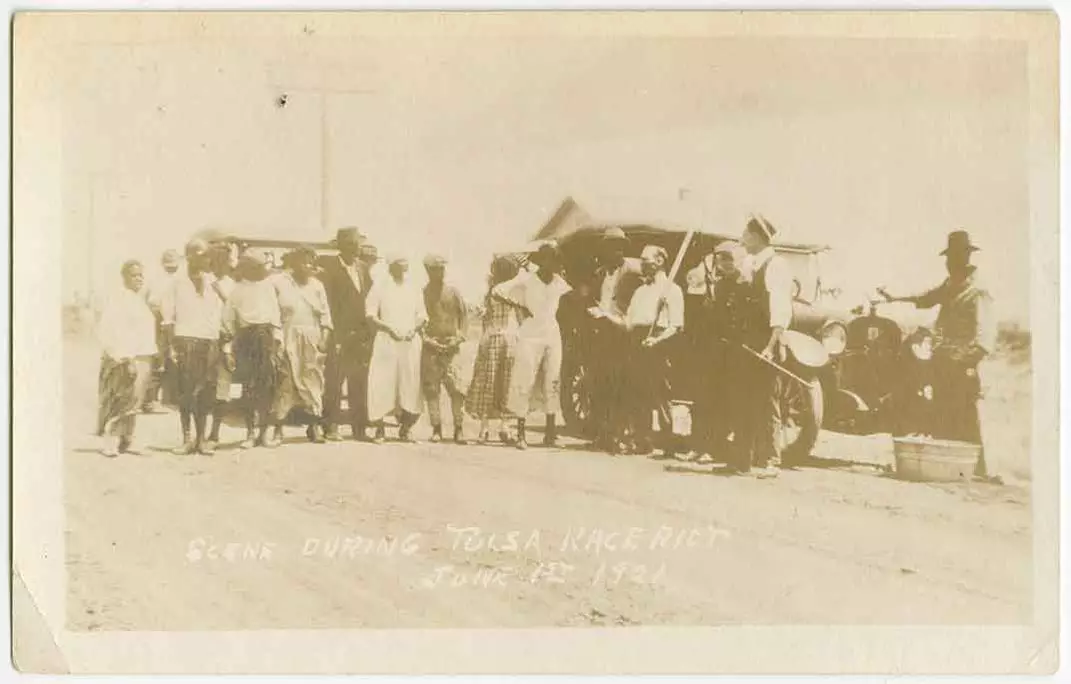 O se Manusikulipi Ua loa ona leiloa o loʻo i ai se tala mataʻutia na vaaitino i le fasioti tagata a Tulsa Race i le 1921. 33540_6