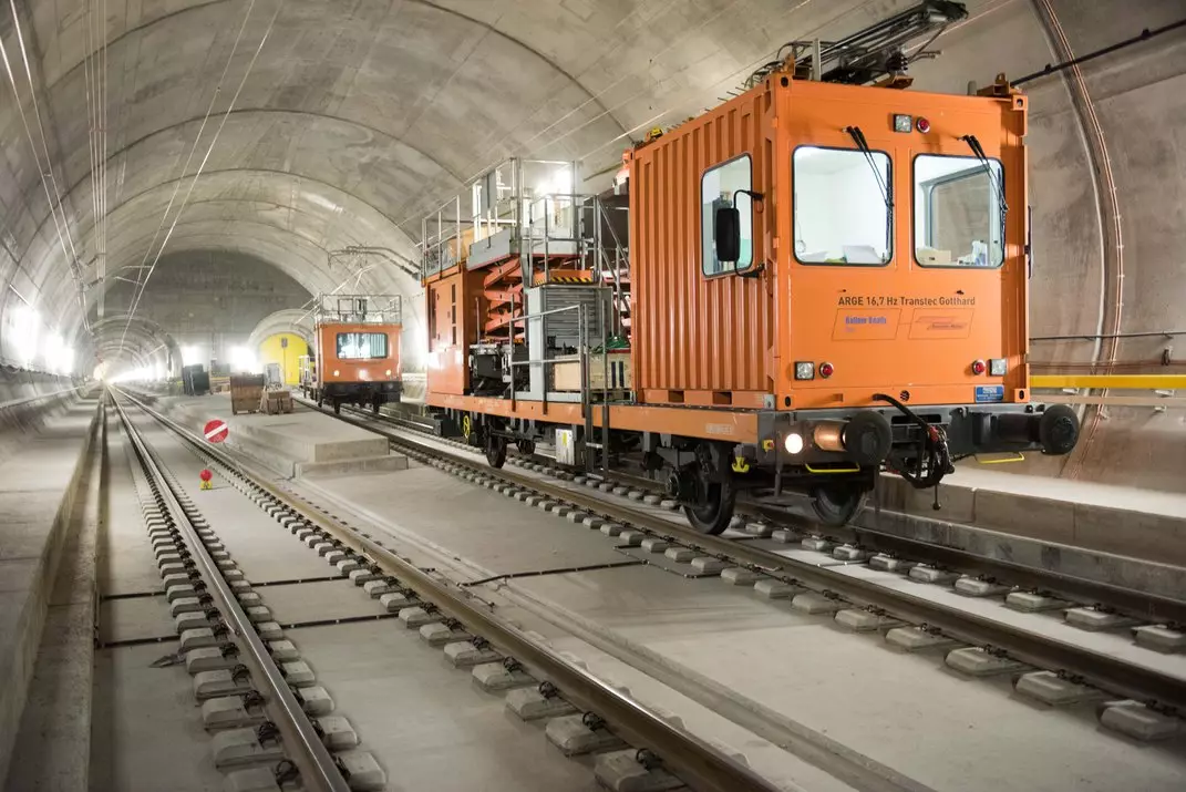 Najduži i najdublji željeznički tunel na svijetu uskoro se otvara 33611_3