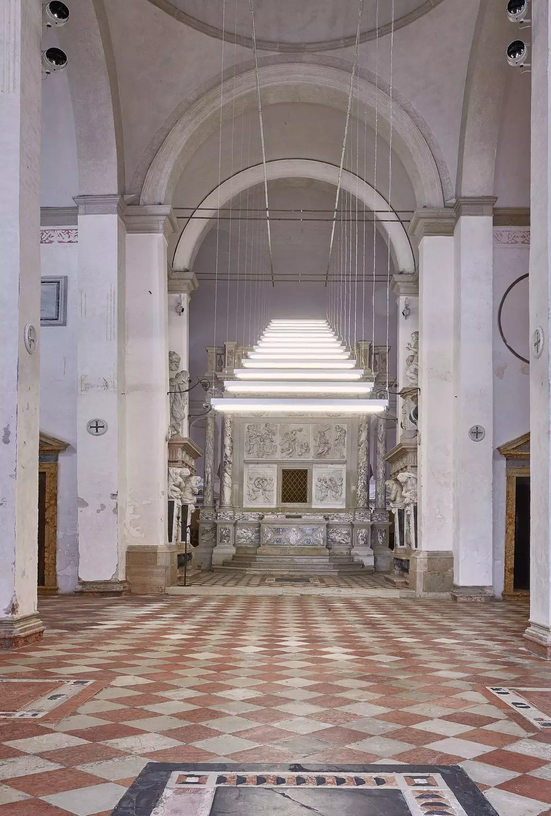 Arte-instalazioek Veneziako uharte historiko bat eraldatzen dute 33641_1