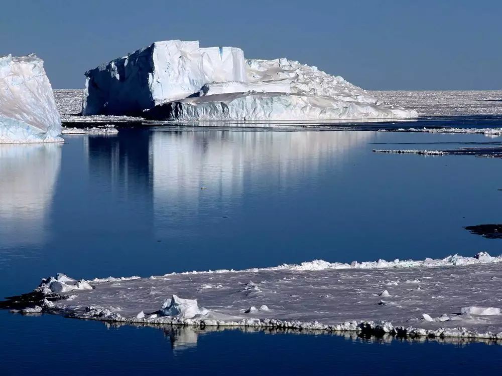 Kedu ka osimiri dị na mbara igwe si agbaze nnukwu oghere na ice Antarctic