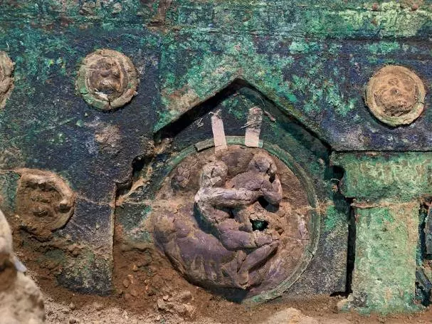 'Wonderbaarlijk' goed bewaarde ceremoniële strijdwagen gevonden in villa buiten Pompeii 33684_5