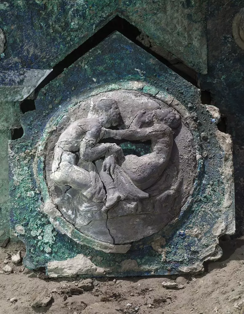 'Mimilagro' Maayo nga Napreserbar nga Ceremonial Chariot nga Nakit-an sa Villa Gawas sa Pompeii 33684_6