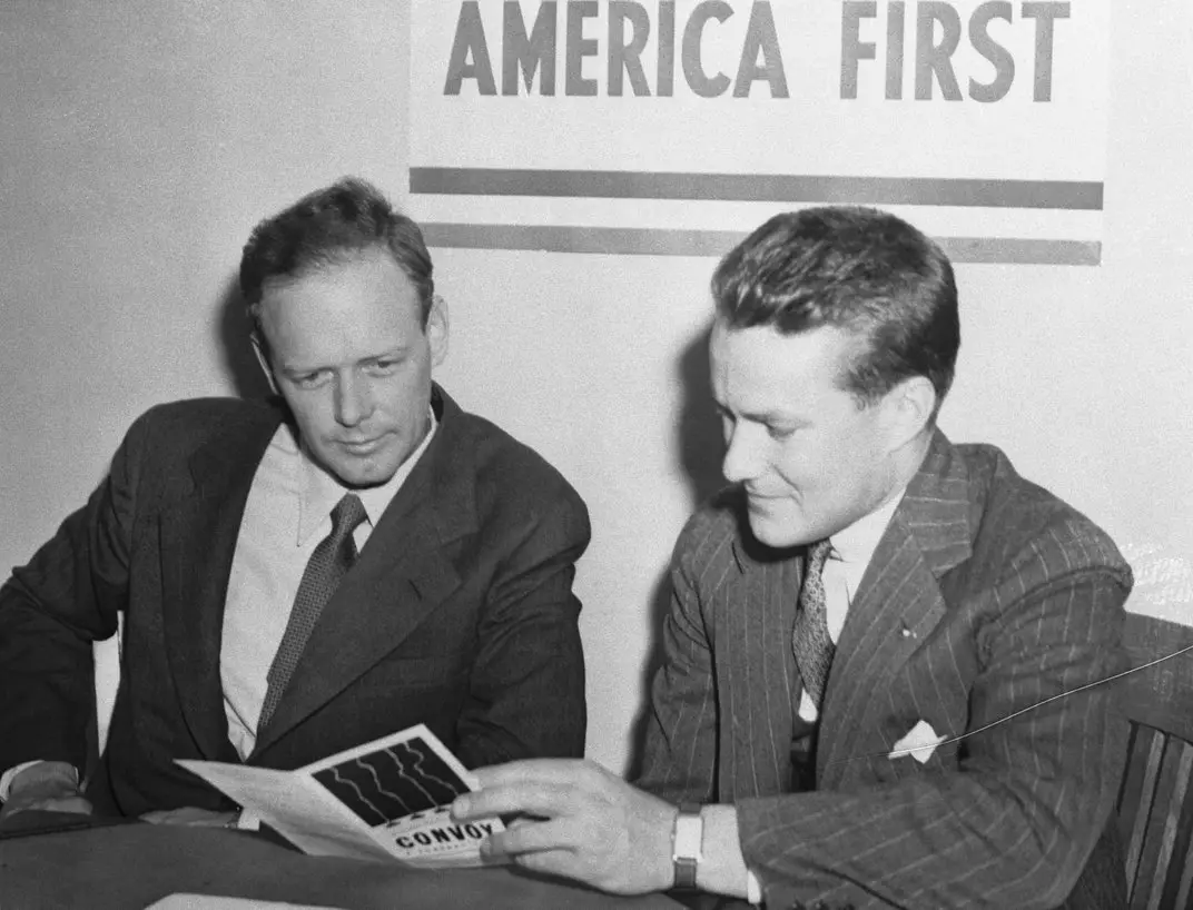 Si Charles Lindbergh nagpalista sa America First Committee