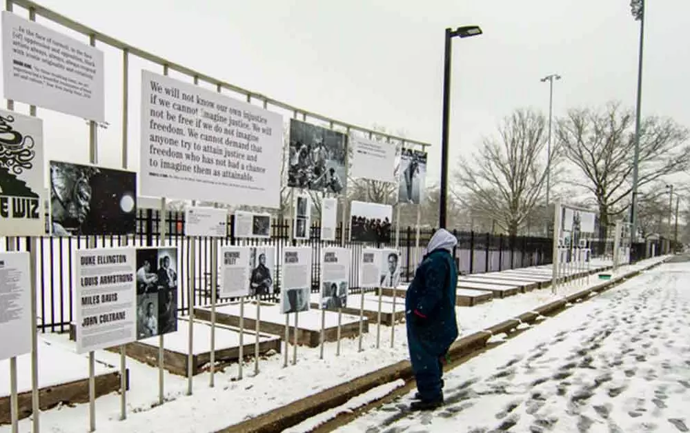 V sousedství Washingtonu, D.C. postiženého covidem, je černošská historie nově interpretována na městském bloku