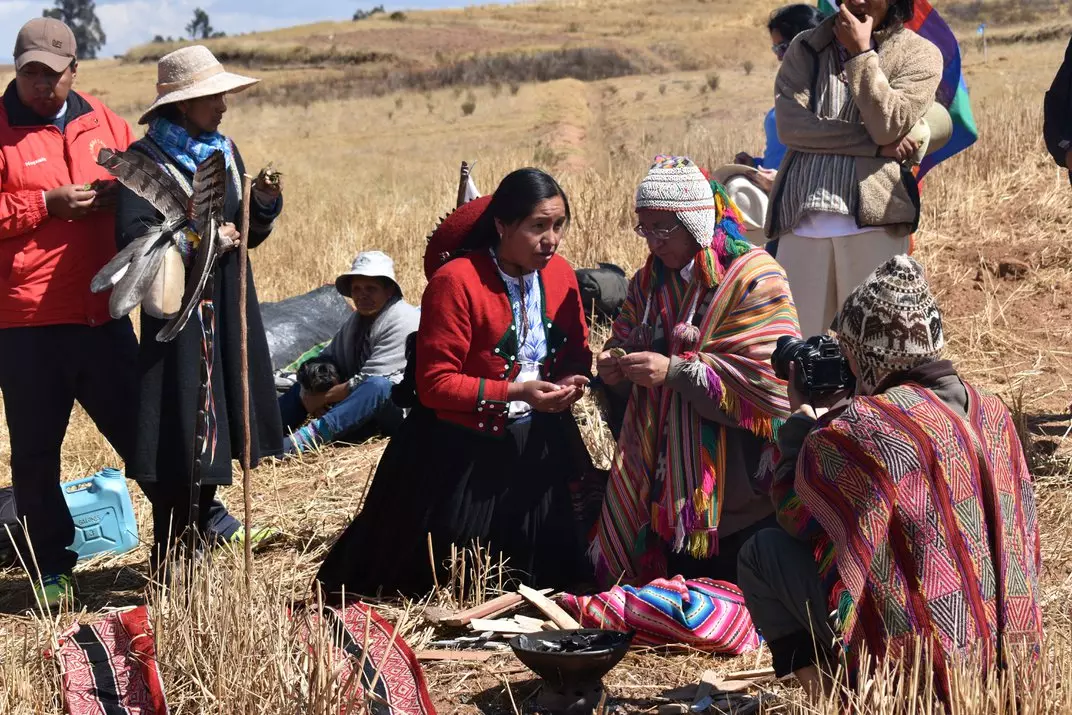 Cath Uphill chun Peiriú a Stopadh ó Aerfort Nua a Thógáil Near Machu Picchu