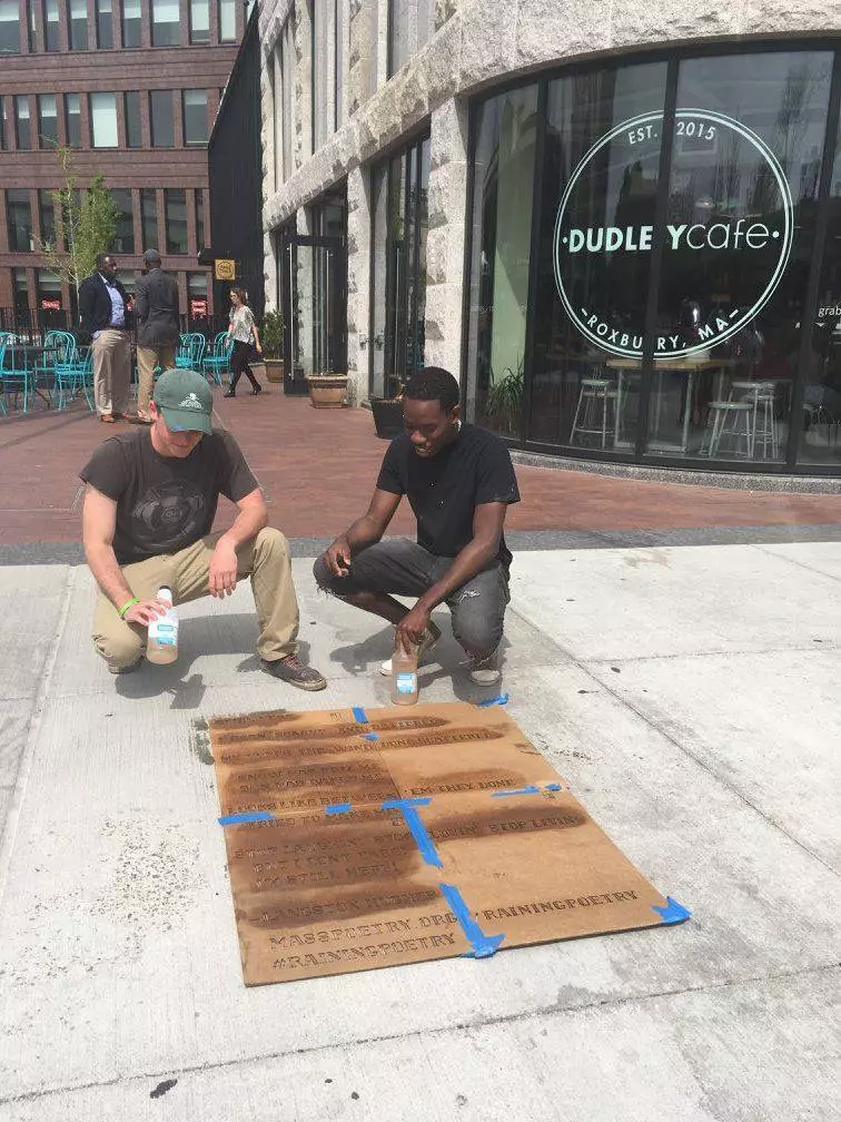 Als het regent in Boston, onthullen de trottoirs poëzie 33965_4