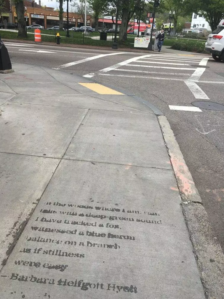 Cando chove en Boston, as beirarrúas revelan poesía 33965_6