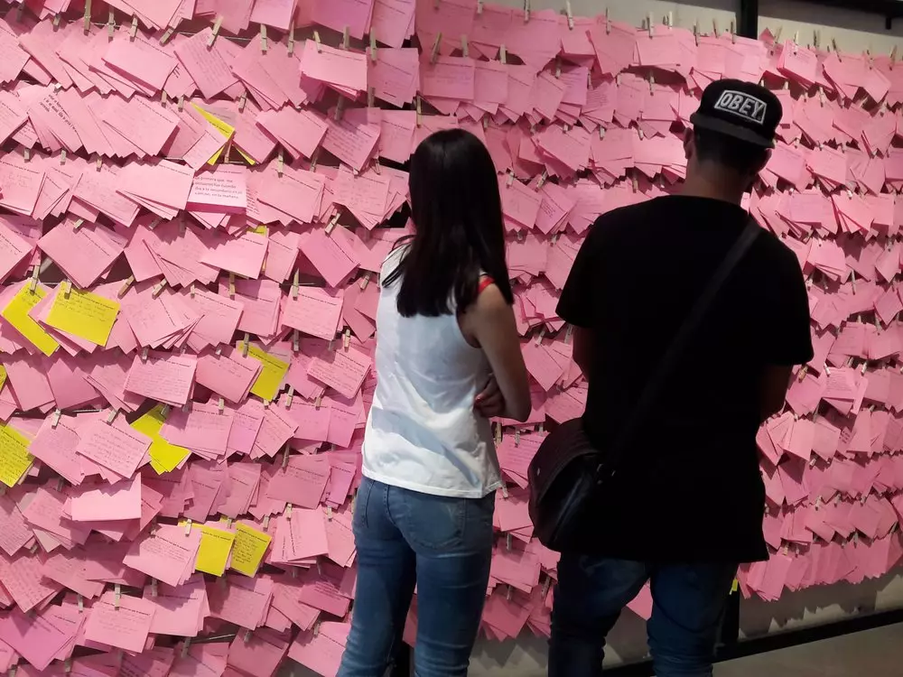 El Tendedero / The Clothesline Project