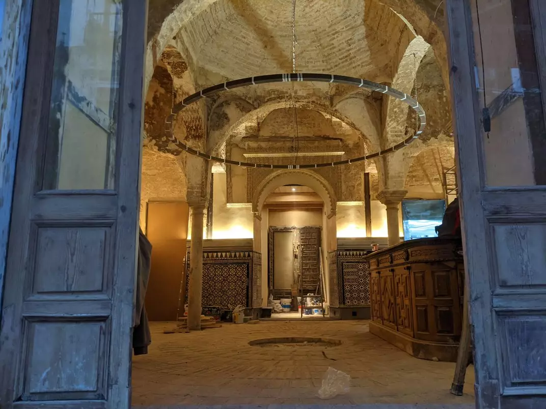 Os arqueólogos descobren unha casa de baños do século XII agochada nun bar de tapas español 34146_5