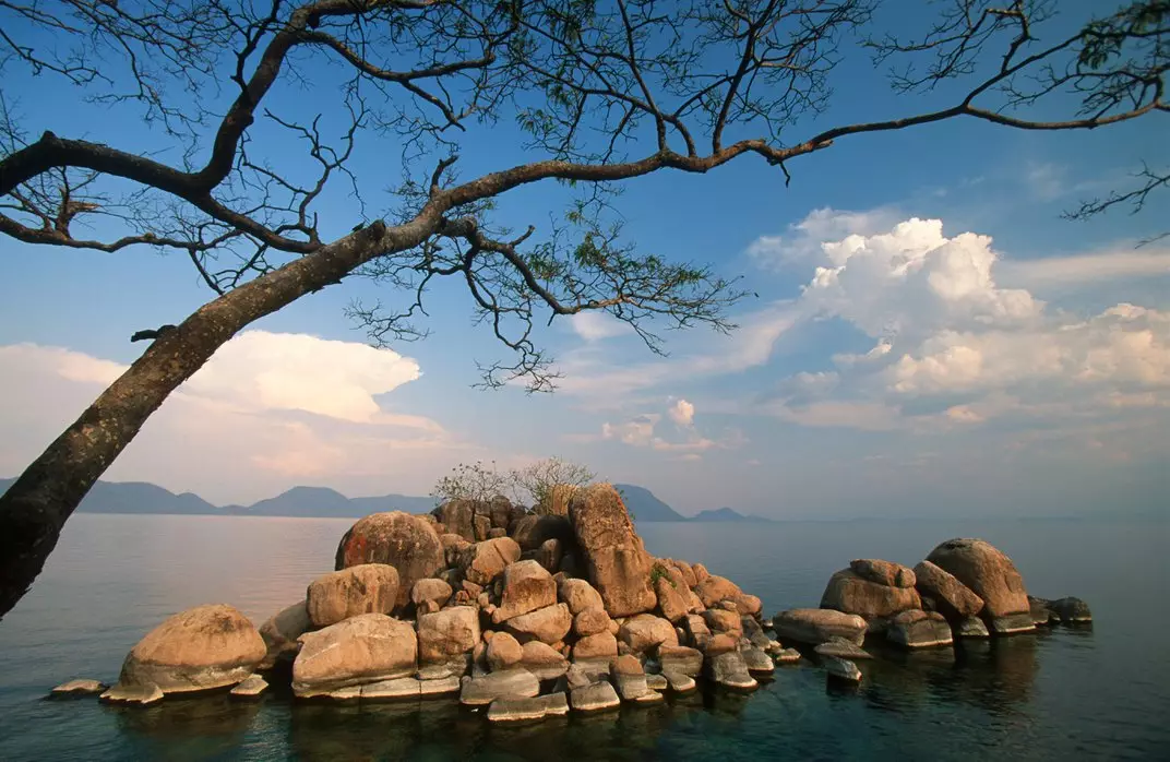 A Malawi-tó sziklái