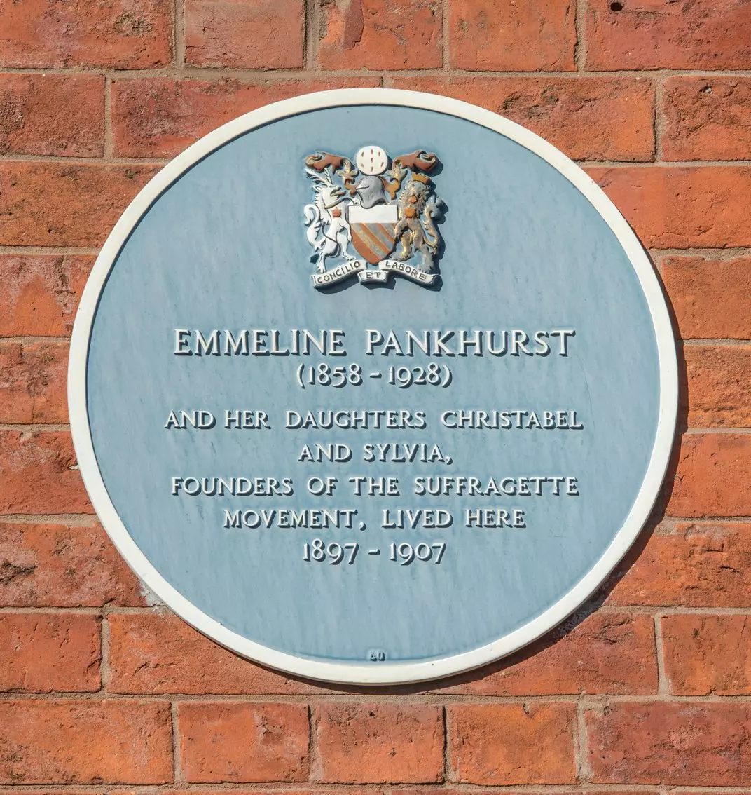 Blauwe plaquette Emmeline Pankhurst Center