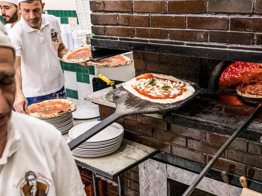 In de wereldberoemde pizzacultuur van Napels