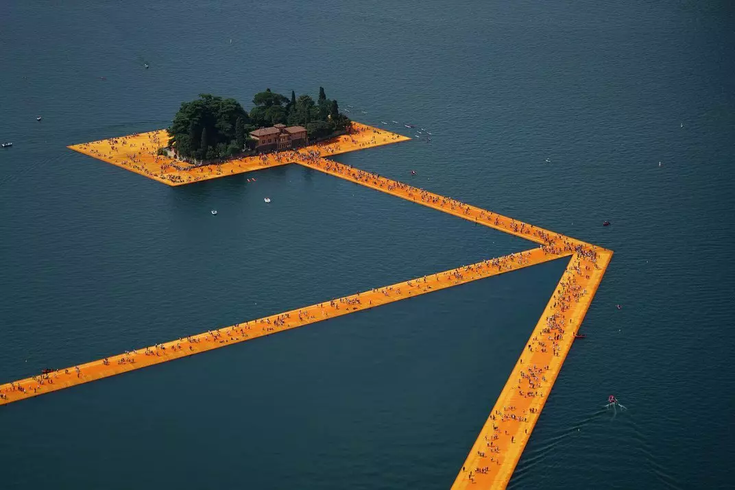 The Inside Story of Christo's Floating Piers 34361_2