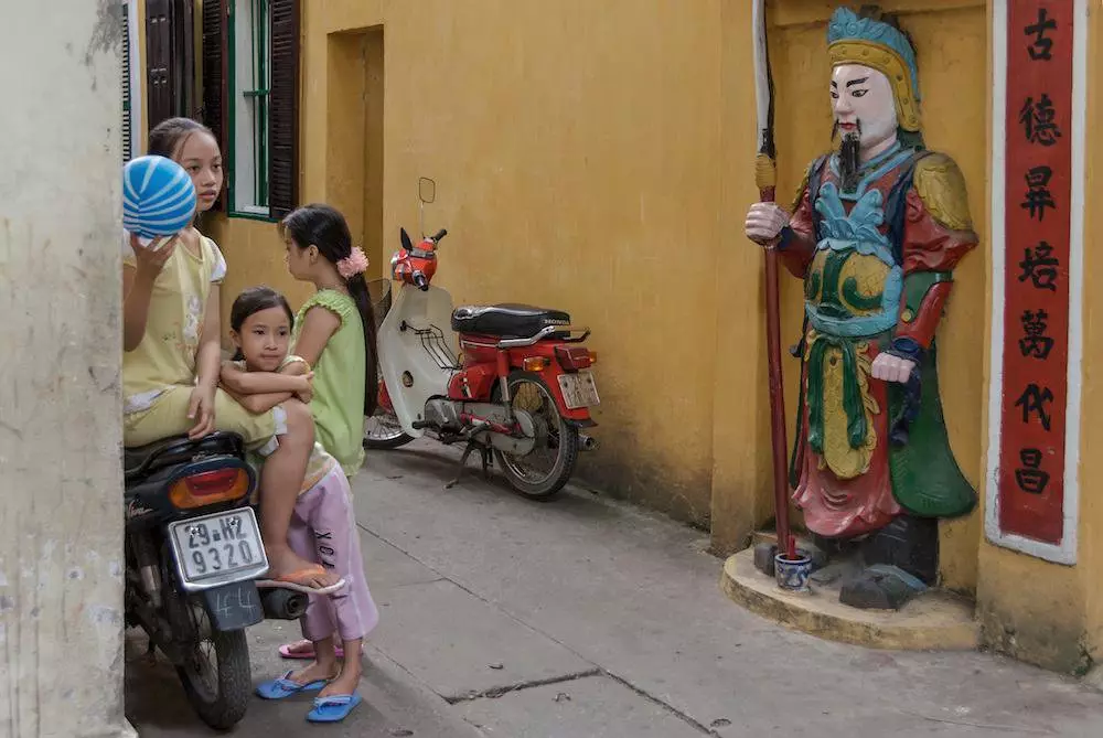 Bir Kıdemli Vietnam'a Döndü, Ülkesini Fotoğrafladı ve Savaş Zamanı Deneyimiyle Barışa Geldi 34366_9