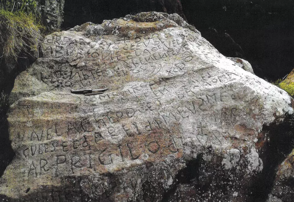 Puas Muaj Lub Pob Zeb Qhov Tsis Paub, Centuries-Lold Inscription Thaum Kawg Tau Deciphered?