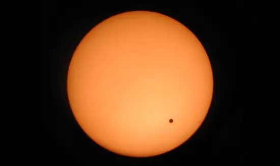 La teva última oportunitat de veure passar Venus davant del sol