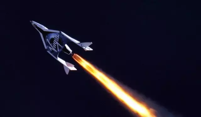 „Virgin Galactic“ „SpaceShipTwo“ per vakarykštį bandymą.