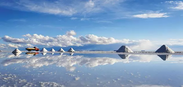 dinjiet l-akbar salt flats