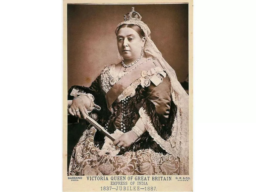 1887_cerdyn post_of_Queen_Victoria.jpg