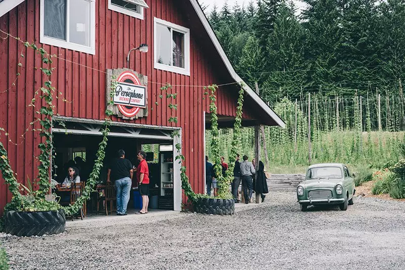 Von der Farm zur Flasche: Auf dieser Bierfarm in der Umgebung von Vancouver schlürfen Sie Gebräu zwischen den Hopfenreben 34807_3