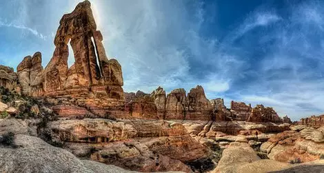 Druid Arch dị na Canyonlands National Park