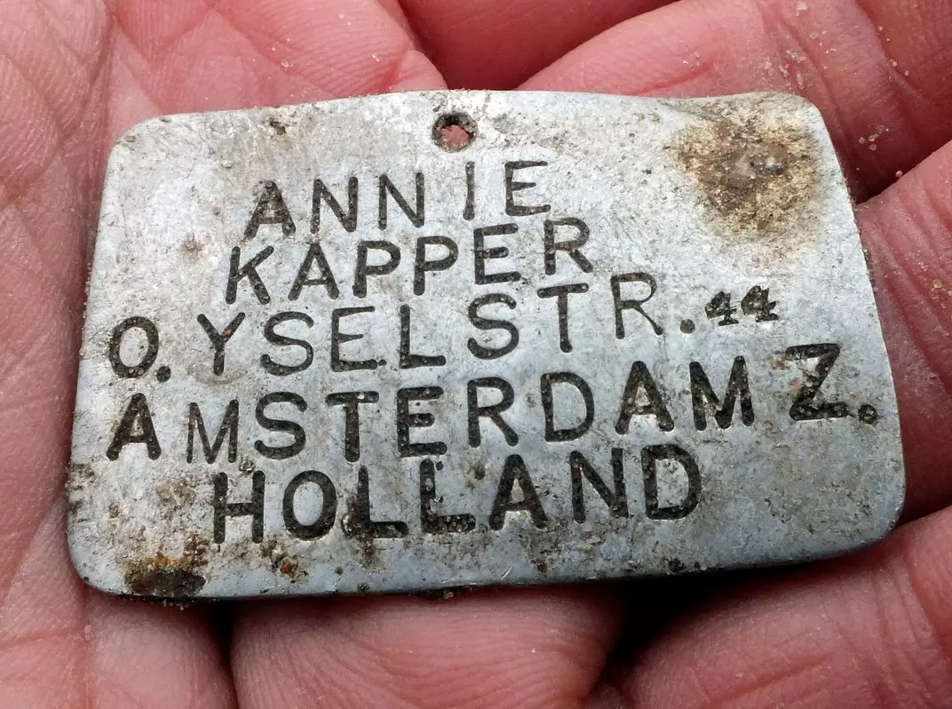 Newly Unearthed I.D. Tags Tell the Stories of Four Young Holocaust Victims 34924_3