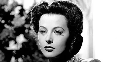 Hedy Lamarr នៅក្នុងរូបថតសាធារណៈឆ្នាំ 1942