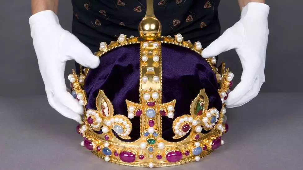 Ugaadhsiga Khasnadaha Hiwaayadda ah ee Soo Saaray Qaybtii Dhexe ee Henry VIII's Crown 35168_3