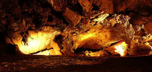 그리스의 카타피키 동굴처럼 외계 동굴에 특이한 생명체가 서식할까요?
