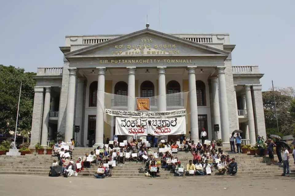 Индийские художники протестуют против поглощения публичной художественной галереи частными лицами 35855_3