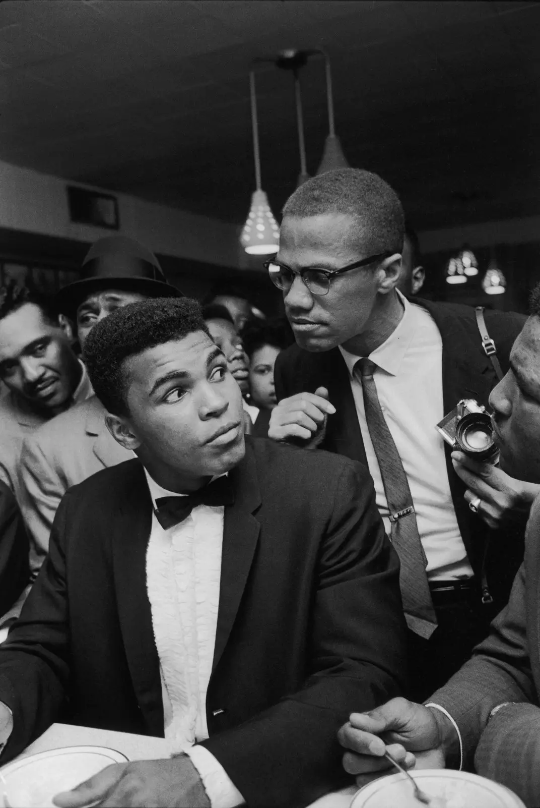Cassius Clay dan Malcolm X pada malam 25 Februari 1964