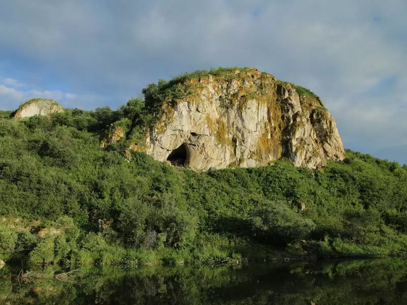 Chagyrskaya Mağarası