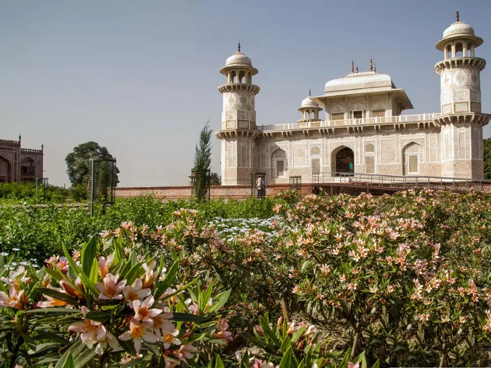Zithunzi za Agra Gardens