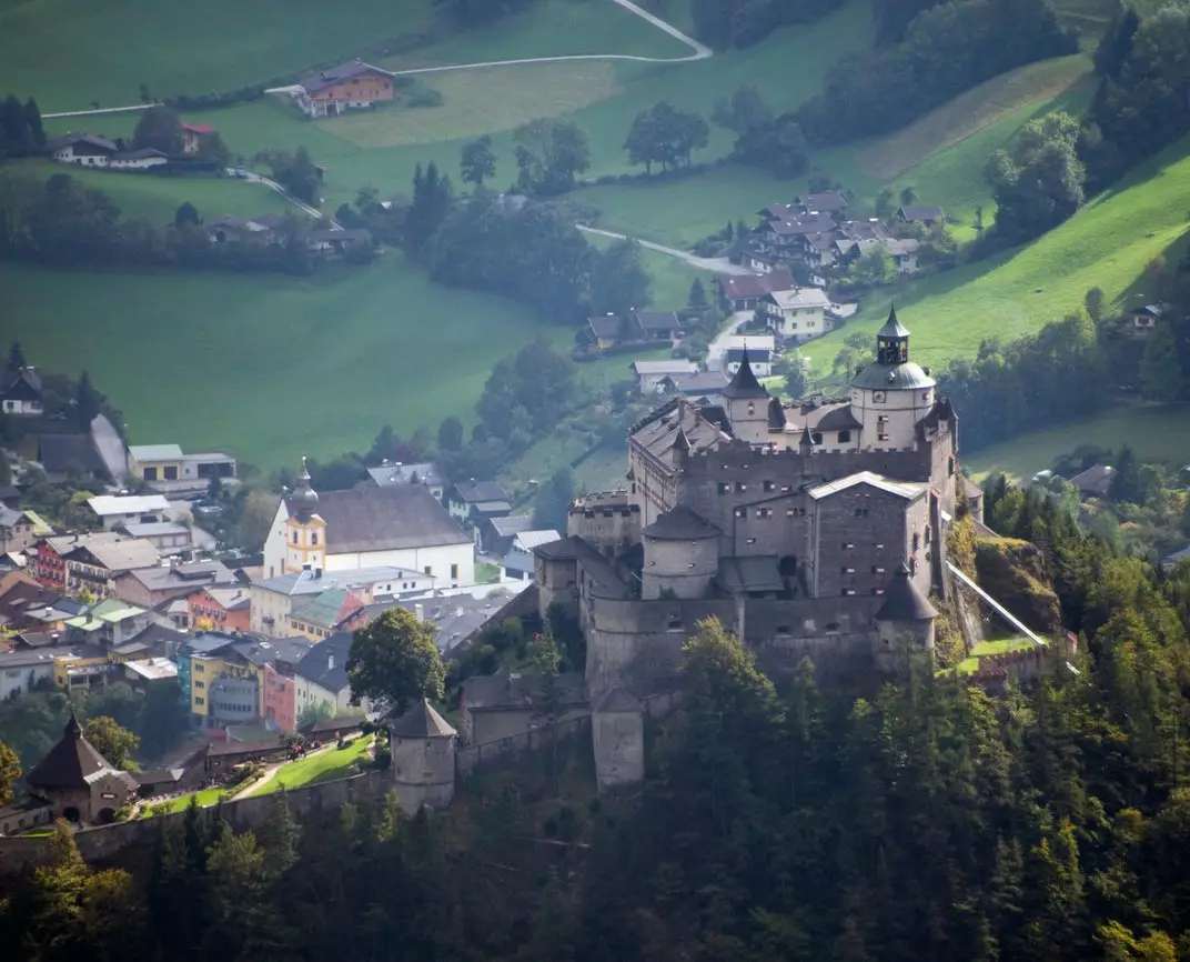 هذه القلاع المذهلة ذات الزيارة الأقل في أوروبا خرجت مباشرة من قصة خيالية 36142_18