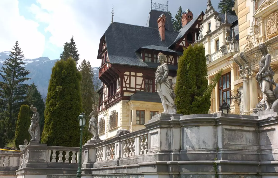 Istana Menakjubkan dan Kurang Dilawati di Eropah Ini Langsung Daripada Kisah Dongeng 36142_51