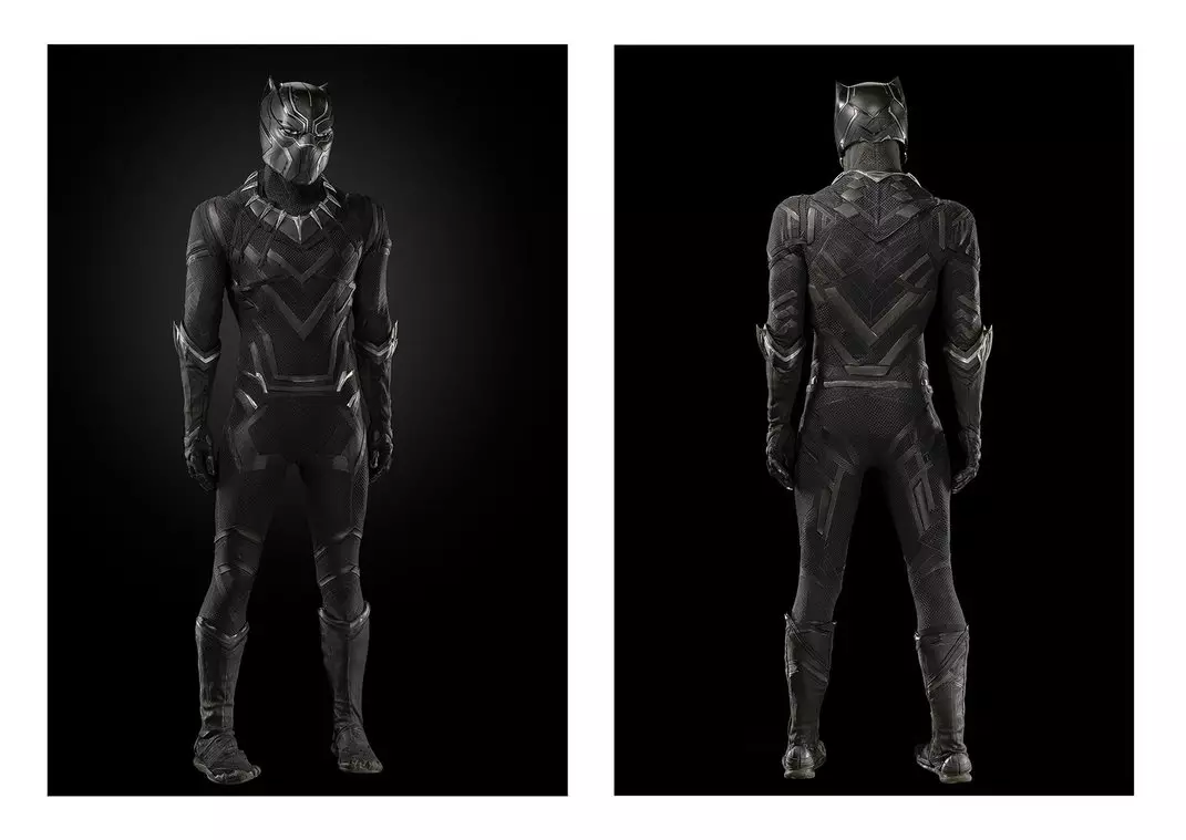 Voor- en achterkant van Black Panther-uniform