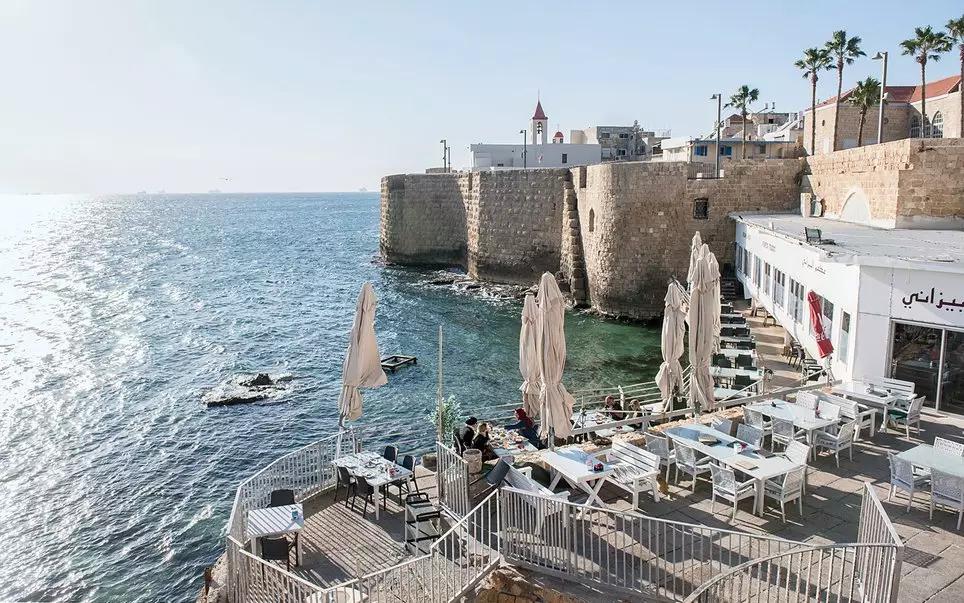 seawall sa paligid ng Akko