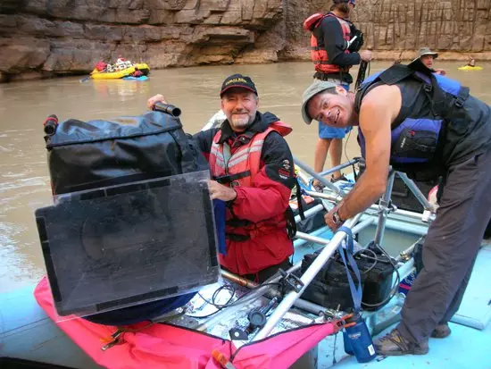 Greg MacGillivray dum la kreado de Grand Canyon Adventure