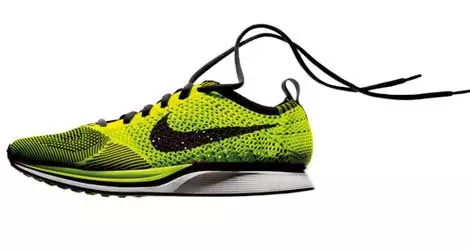 Ang bagong Flyknit running shoe ng Nike