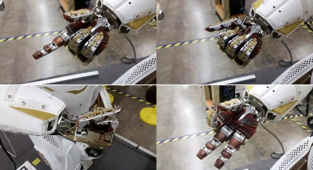Mefuta e fapaneng ea matsoho holim'a roboto ea NASA Valkyrie.