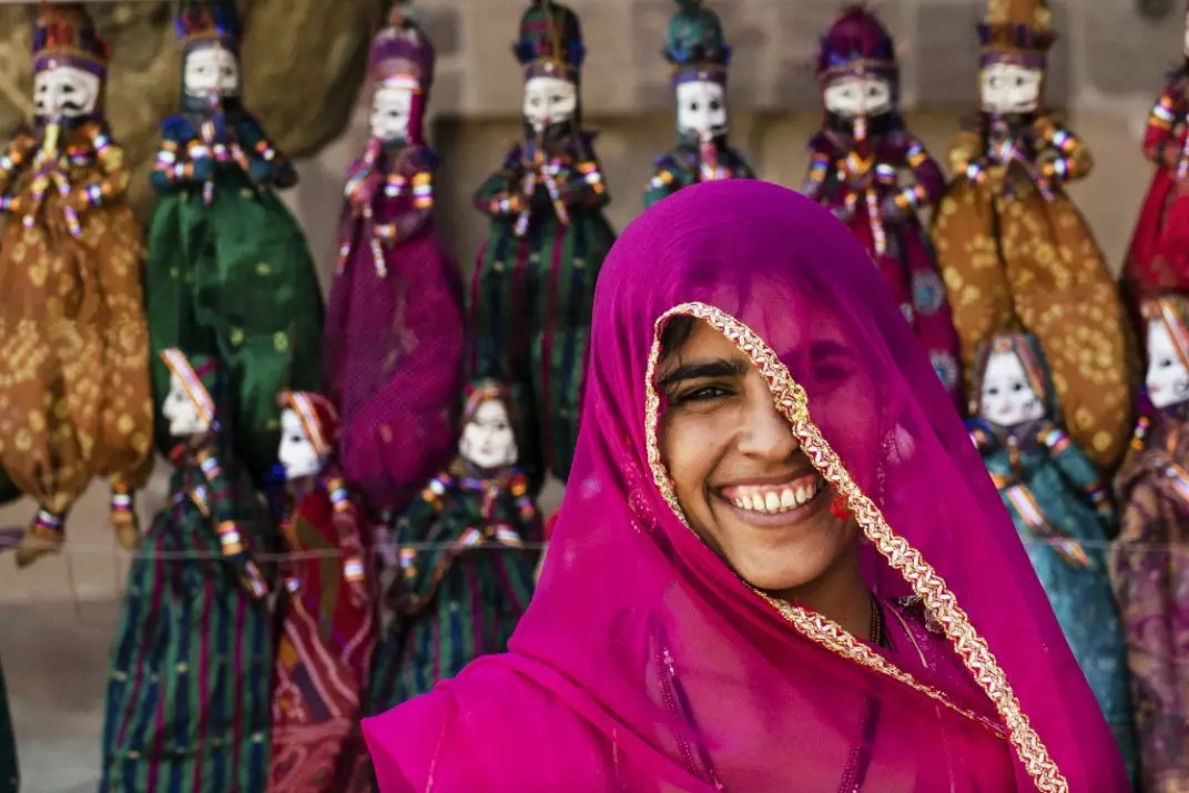ہندوستان کی روایتی دستکاری ثقافت کی بقا کے لیے لڑنے والی عورت سے ملیں۔ 37369_2