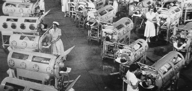 1952లో ఐరన్ ఊపిరితిత్తులలో పోలియో రోగులు