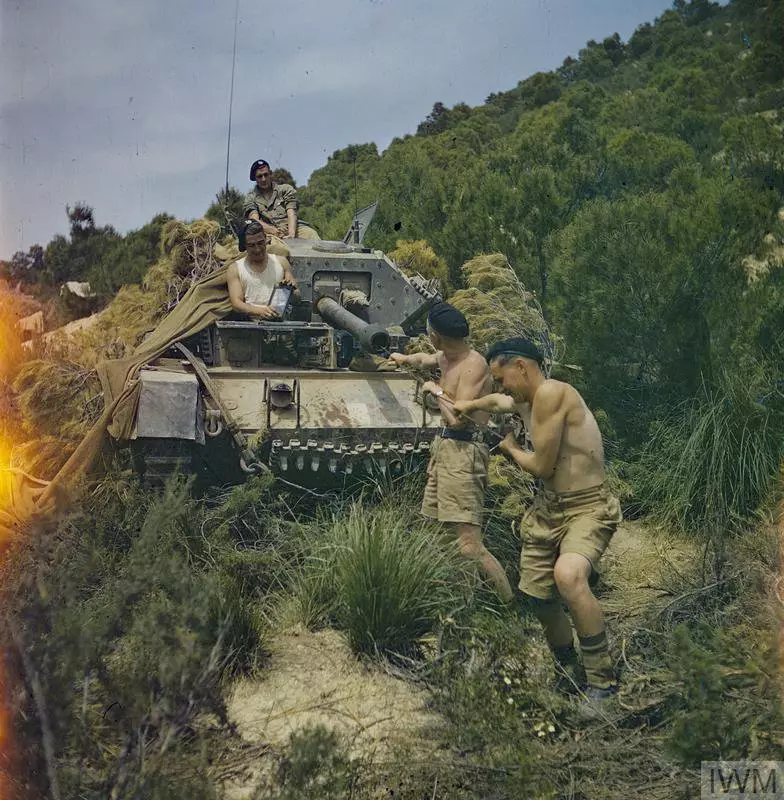 בדוק את תמונות הצבע הנדירות הללו של מלחמת העולם השנייה 37457_5