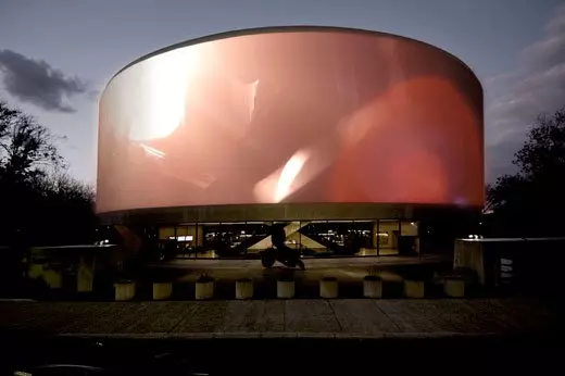 Transformarea lui Hirshhorn în ecranul de film suprem 37463_6