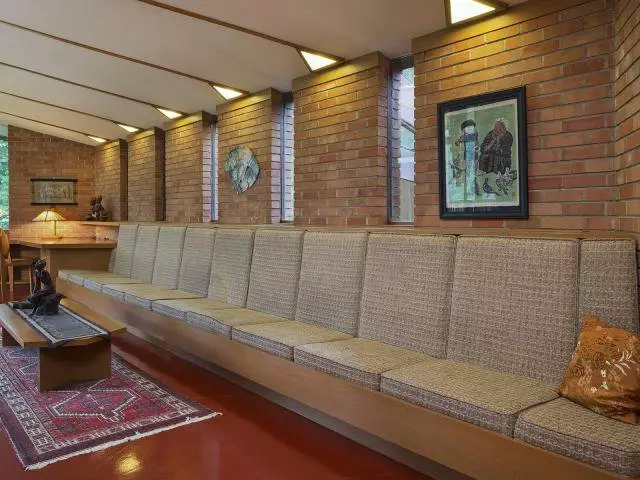 Një shtëpi në Minesota e projektuar nga Frank Lloyd Wright është në shitje, mobilje origjinale dhe të gjitha 37725_1