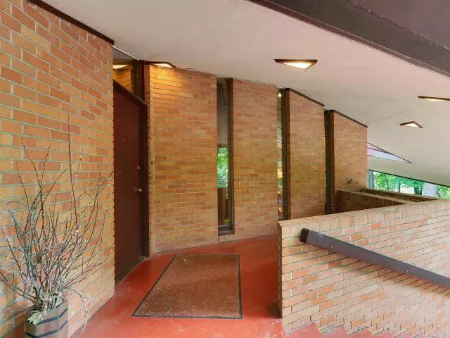 Një shtëpi në Minesota e projektuar nga Frank Lloyd Wright është në shitje, mobilje origjinale dhe të gjitha 37725_10