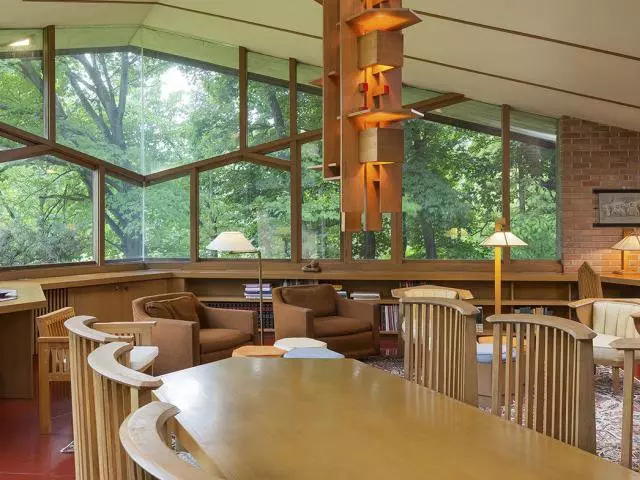 Një shtëpi në Minesota e projektuar nga Frank Lloyd Wright është në shitje, mobilje origjinale dhe të gjitha 37725_3