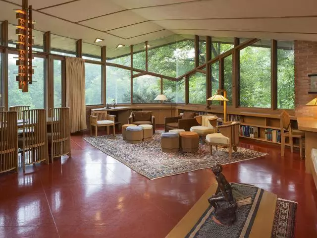 Një shtëpi në Minesota e projektuar nga Frank Lloyd Wright është në shitje, mobilje origjinale dhe të gjitha 37725_6