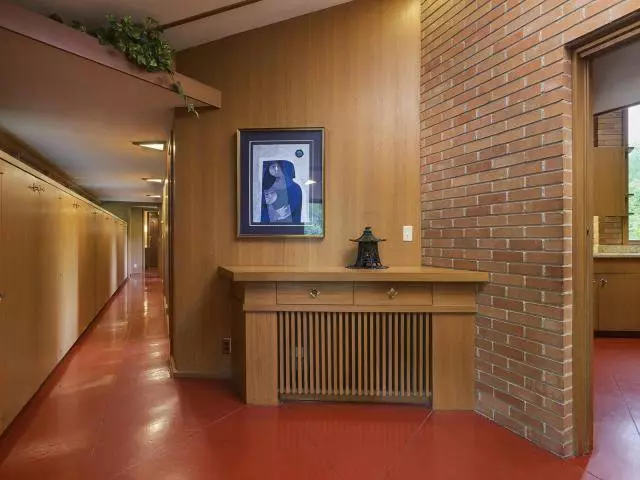Një shtëpi në Minesota e projektuar nga Frank Lloyd Wright është në shitje, mobilje origjinale dhe të gjitha 37725_7